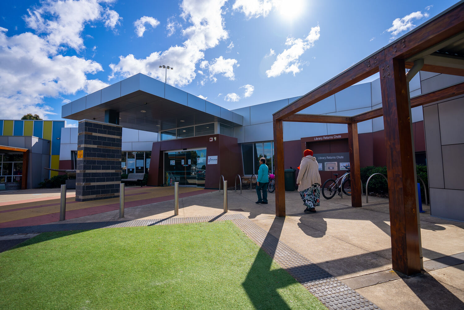 Manor Lakes Library opening hours | The Loop